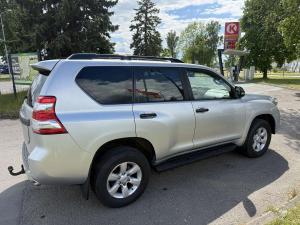 Pelēks Toyota Land Cruiser 2014 Tauragė, ar dzinēja tilpumu 2.98 L un nobraukumu 270 tūkst. km par 22500 €, foto 8 vietnē AUTOMOTO.COM.LV