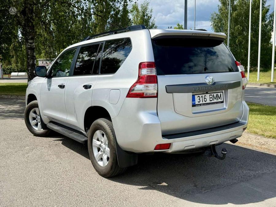 Pelēks Toyota Land Cruiser 2014 Tauragė, ar dzinēja tilpumu 2.98 L un nobraukumu 270 tūkst. km par 22500 €, foto 9 vietnē AUTOMOTO.COM.LV
