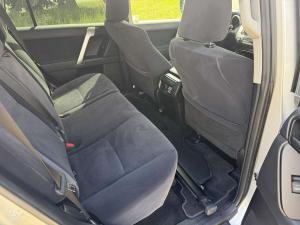 Pelēks Toyota Land Cruiser 2014 Tauragė, ar dzinēja tilpumu 2.98 L un nobraukumu 270 tūkst. km par 22500 €, foto 14 vietnē AUTOMOTO.COM.LV