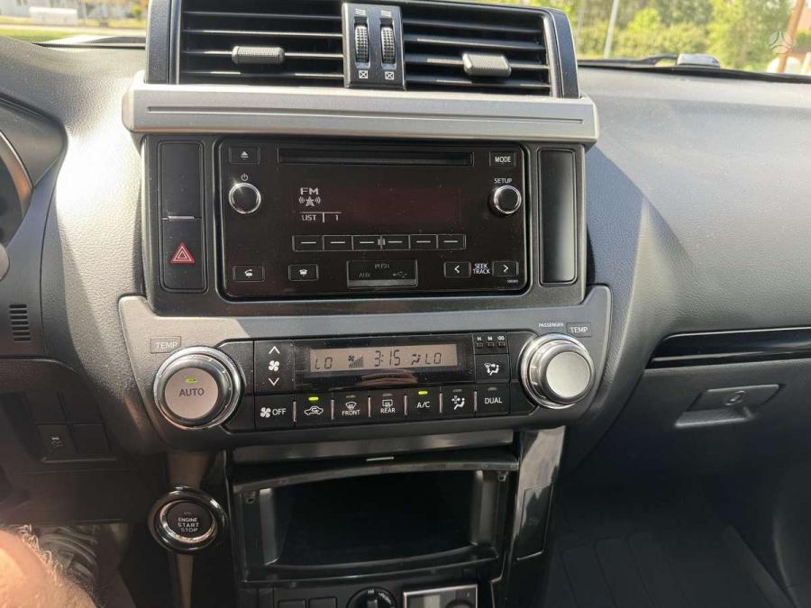 Pelēks Toyota Land Cruiser 2014 Tauragė, ar dzinēja tilpumu 2.98 L un nobraukumu 270 tūkst. km par 22500 €, foto 15 vietnē AUTOMOTO.COM.LV