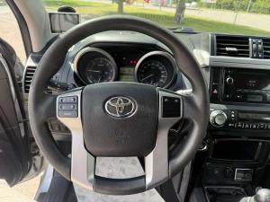 Pelēks Toyota Land Cruiser 2014 Tauragė, ar dzinēja tilpumu 2.98 L un nobraukumu 270 tūkst. km par 22500 €, foto 16 vietnē AUTOMOTO.COM.LV