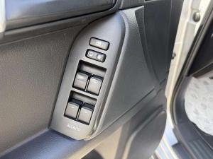 Pelēks Toyota Land Cruiser 2014 Tauragė, ar dzinēja tilpumu 2.98 L un nobraukumu 270 tūkst. km par 22500 €, foto 17 vietnē AUTOMOTO.COM.LV