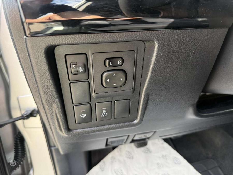 Pelēks Toyota Land Cruiser 2014 Tauragė, ar dzinēja tilpumu 2.98 L un nobraukumu 270 tūkst. km par 22500 €, foto 18 vietnē AUTOMOTO.COM.LV