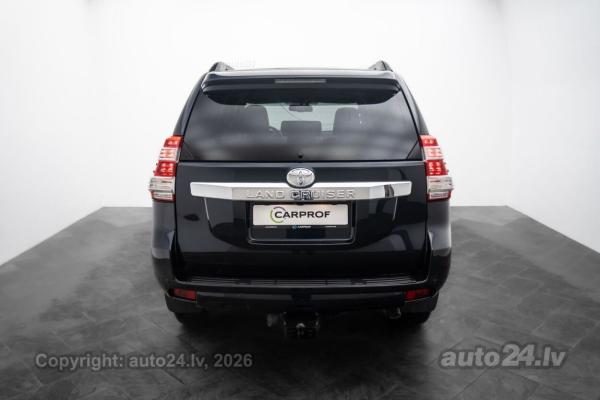 Grey Toyota Land Cruiser 2016 in Tallinn, with an engine capacity of 2.80 L and mileage of 118 thousand km for 35399 €, photo 5 on AUTOMOTO.COM.LV