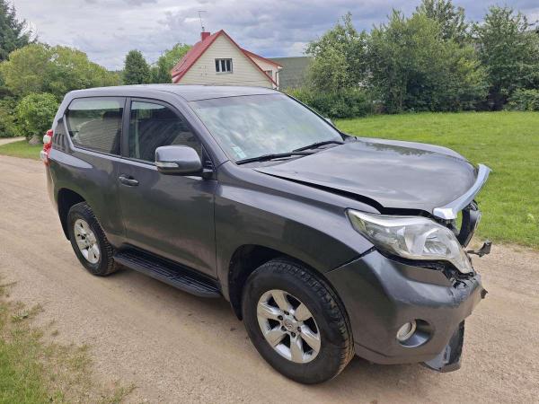 Grey Toyota Land Cruiser 2016 in Telschi, with an engine capacity of 2.80 L and mileage of 213 thousand km for 12700 €, photo 1 on AUTOMOTO.COM.LV
