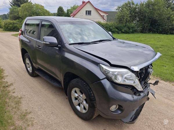 Grey Toyota Land Cruiser 2016 in Telschi, with an engine capacity of 2.80 L and mileage of 213 thousand km for 12700 €, photo 10 on AUTOMOTO.COM.LV