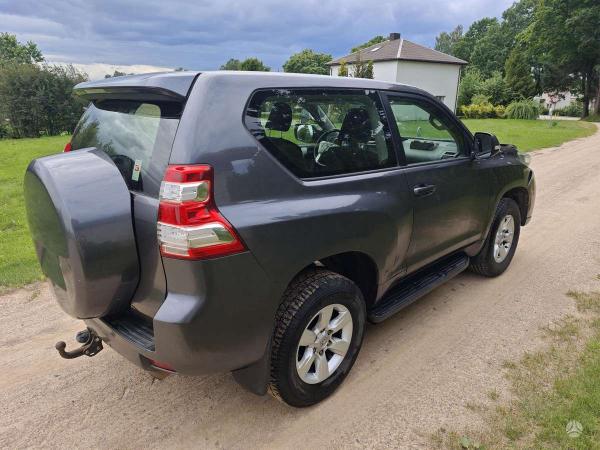 Pelēks Toyota Land Cruiser 2016 Telšiai, ar dzinēja tilpumu 2.80 L un nobraukumu 213 tūkst. km par 12700 €, foto 2 vietnē AUTOMOTO.COM.LV