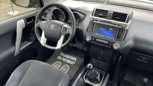 Grey Toyota Land Cruiser 2016 in Marijampole, with an engine capacity of 2.76 L and mileage of 341 thousand km for 17500 €, photo 2 on AUTOMOTO.COM.LV
