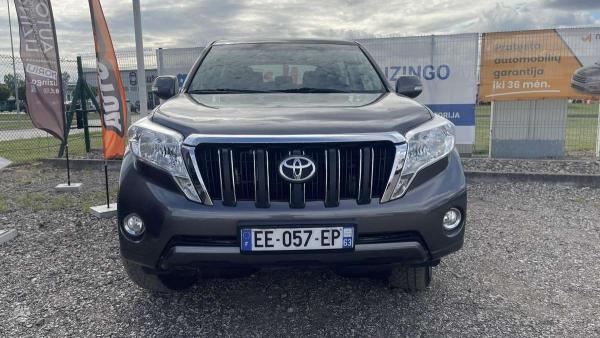 Grey Toyota Land Cruiser 2016 in Marijampole, with an engine capacity of 2.76 L and mileage of 341 thousand km for 17500 €, photo 5 on AUTOMOTO.COM.LV