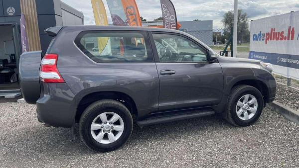 Grey Toyota Land Cruiser 2016 in Marijampole, with an engine capacity of 2.76 L and mileage of 341 thousand km for 17500 €, photo 7 on AUTOMOTO.COM.LV