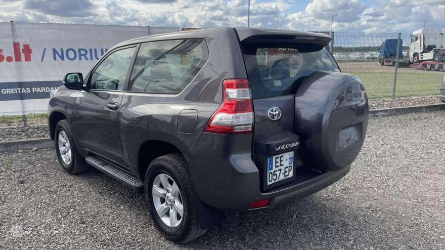 Grey Toyota Land Cruiser 2016 in Marijampole, with an engine capacity of 2.76 L and mileage of 341 thousand km for 17500 €, photo 12 on AUTOMOTO.COM.LV