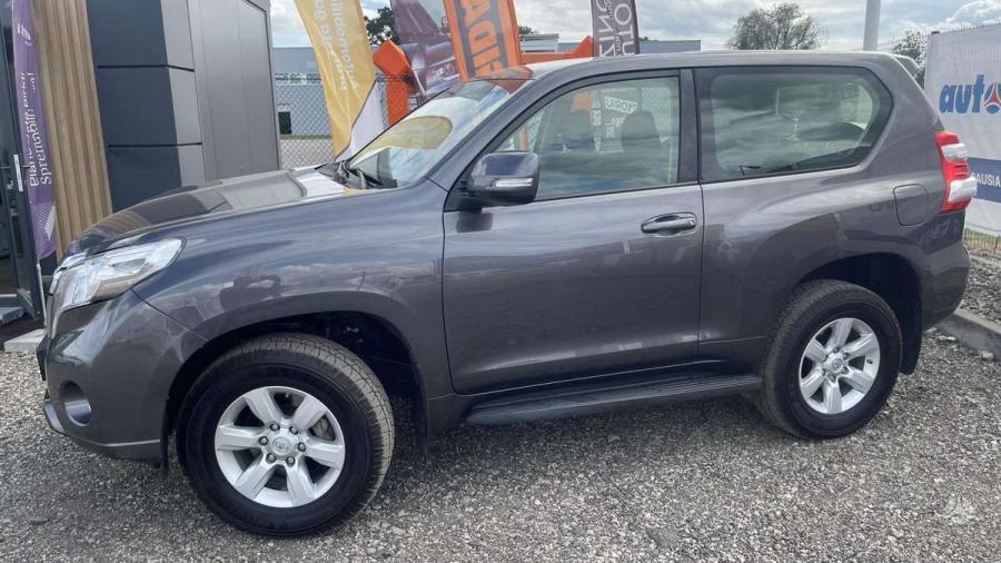 Grey Toyota Land Cruiser 2016 in Marijampole, with an engine capacity of 2.76 L and mileage of 341 thousand km for 17500 €, photo 13 on AUTOMOTO.COM.LV