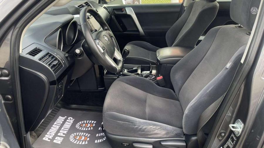 Grey Toyota Land Cruiser 2016 in Marijampole, with an engine capacity of 2.76 L and mileage of 341 thousand km for 17500 €, photo 17 on AUTOMOTO.COM.LV