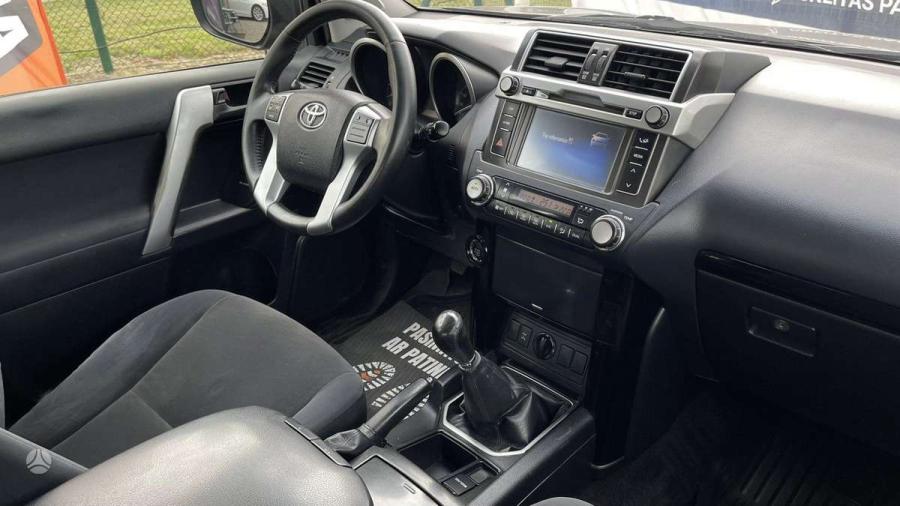 Grey Toyota Land Cruiser 2016 in Marijampole, with an engine capacity of 2.76 L and mileage of 341 thousand km for 17500 €, photo 18 on AUTOMOTO.COM.LV