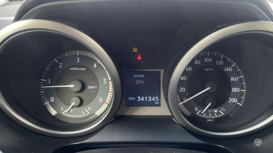 Grey Toyota Land Cruiser 2016 in Marijampole, with an engine capacity of 2.76 L and mileage of 341 thousand km for 17500 €, photo 20 on AUTOMOTO.COM.LV