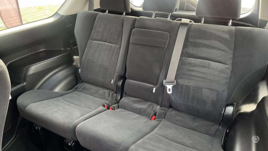 Grey Toyota Land Cruiser 2016 in Marijampole, with an engine capacity of 2.76 L and mileage of 341 thousand km for 17500 €, photo 21 on AUTOMOTO.COM.LV