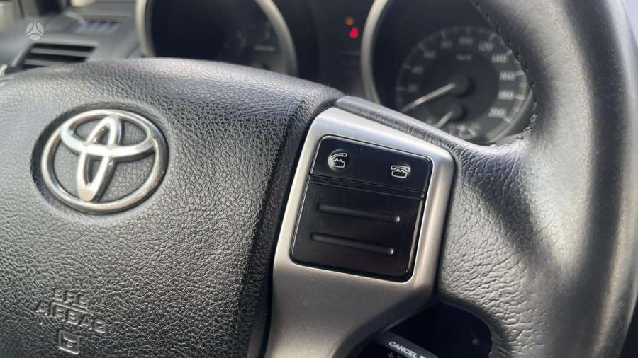 Grey Toyota Land Cruiser 2016 in Marijampole, with an engine capacity of 2.76 L and mileage of 341 thousand km for 17500 €, photo 22 on AUTOMOTO.COM.LV