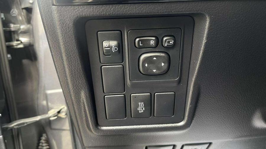 Grey Toyota Land Cruiser 2016 in Marijampole, with an engine capacity of 2.76 L and mileage of 341 thousand km for 17500 €, photo 27 on AUTOMOTO.COM.LV