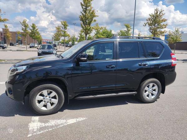 Grey Toyota Land Cruiser 2017 in Klaipeda, with an engine capacity of 2.76 L and mileage of 119 thousand km for 32900 €, photo 2 on AUTOMOTO.COM.LV