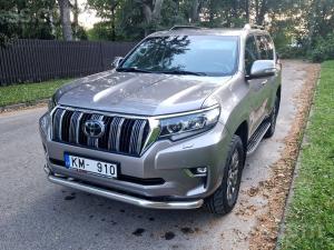 Pelēks Toyota Land Cruiser 2018 Rīga, ar dzinēja tilpumu 2.80 L un nobraukumu 131 tūkst. km par 36000 €, foto 3 vietnē AUTOMOTO.COM.LV