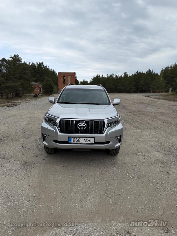 Pelēks Toyota Land Cruiser 2019 Tallina, ar dzinēja tilpumu 2.80 L un nobraukumu 188 tūkst. km par 42900 €, foto  vietnē AUTOMOTO.COM.LV