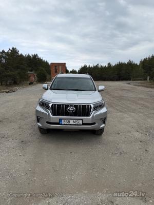 Pelēks Toyota Land Cruiser 2019 Tallina, ar dzinēja tilpumu 2.80 L un nobraukumu 188 tūkst. km par 42900 €, foto  vietnē AUTOMOTO.COM.LV