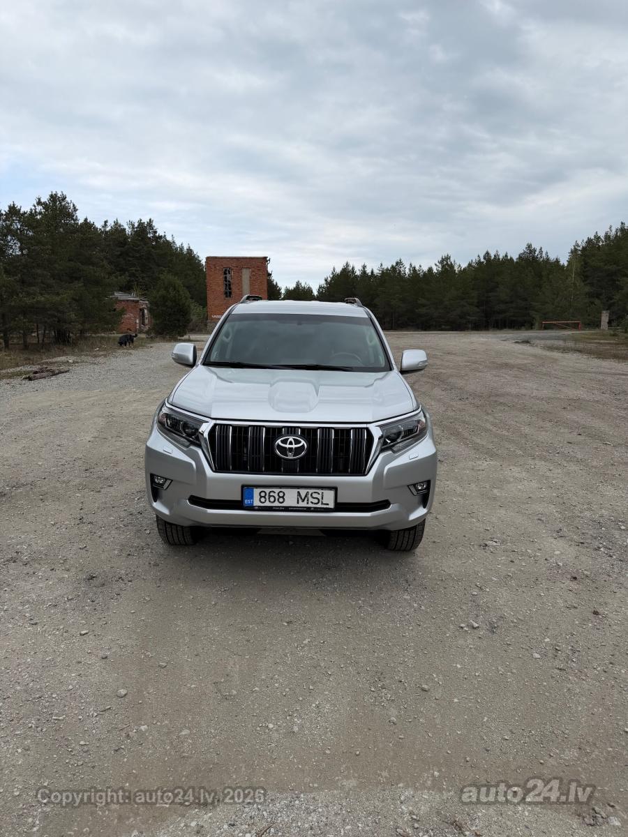 Pelēks Toyota Land Cruiser 2019 Tallina, ar dzinēja tilpumu 2.80 L un nobraukumu 188 tūkst. km par 42900 €, foto 1 vietnē AUTOMOTO.COM.LV