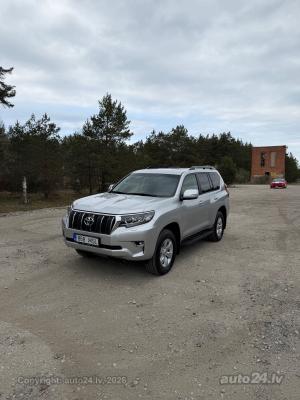 Pelēks Toyota Land Cruiser 2019 Tallina, ar dzinēja tilpumu 2.80 L un nobraukumu 188 tūkst. km par 42900 €, foto 3 vietnē AUTOMOTO.COM.LV