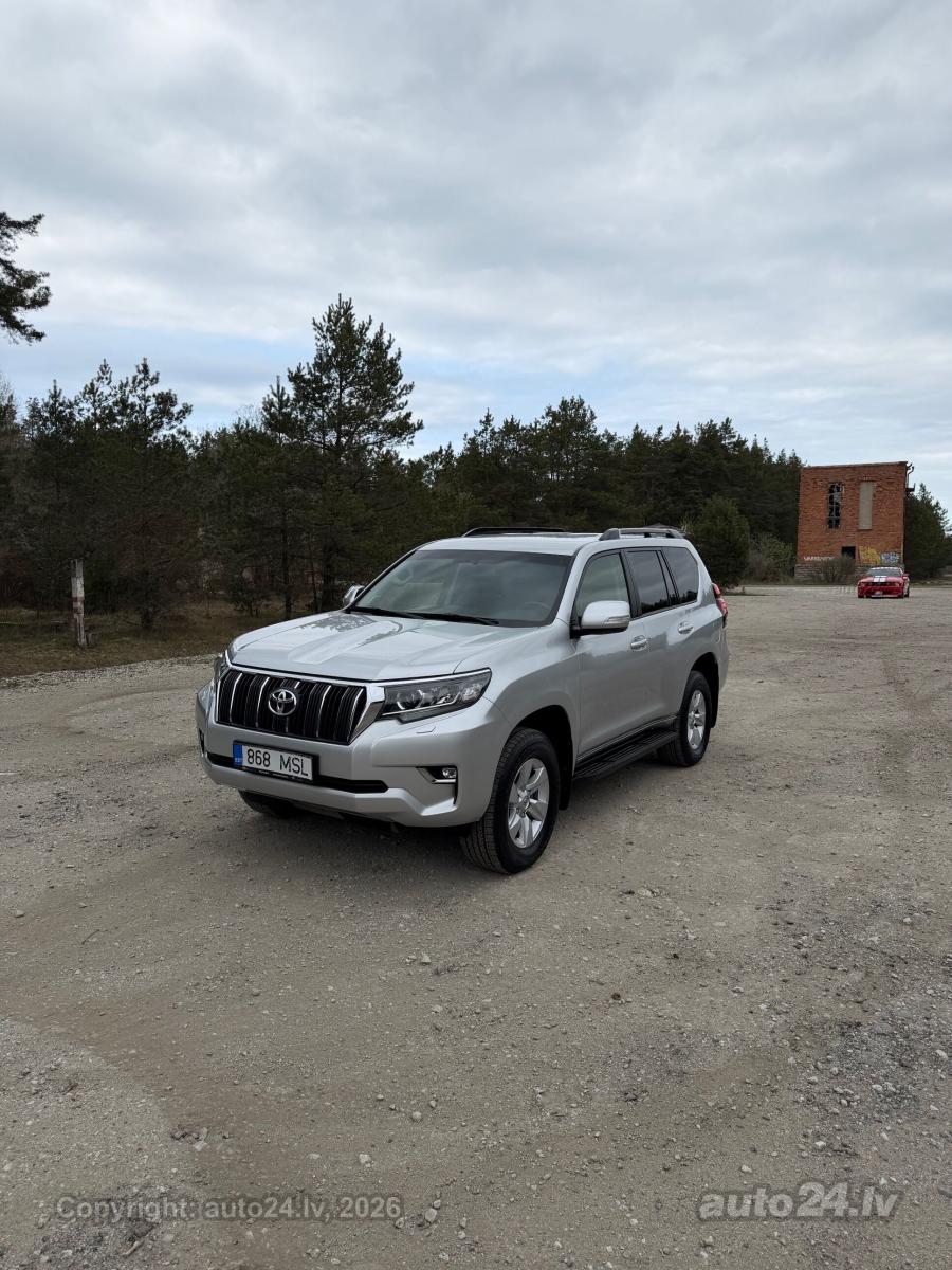Pelēks Toyota Land Cruiser 2019 Tallina, ar dzinēja tilpumu 2.80 L un nobraukumu 188 tūkst. km par 42900 €, foto 3 vietnē AUTOMOTO.COM.LV