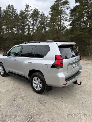 Pelēks Toyota Land Cruiser 2019 Tallina, ar dzinēja tilpumu 2.80 L un nobraukumu 188 tūkst. km par 42900 €, foto 5 vietnē AUTOMOTO.COM.LV