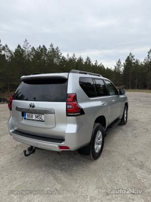 Pelēks Toyota Land Cruiser 2019 Tallina, ar dzinēja tilpumu 2.80 L un nobraukumu 188 tūkst. km par 42900 €, foto 7 vietnē AUTOMOTO.COM.LV