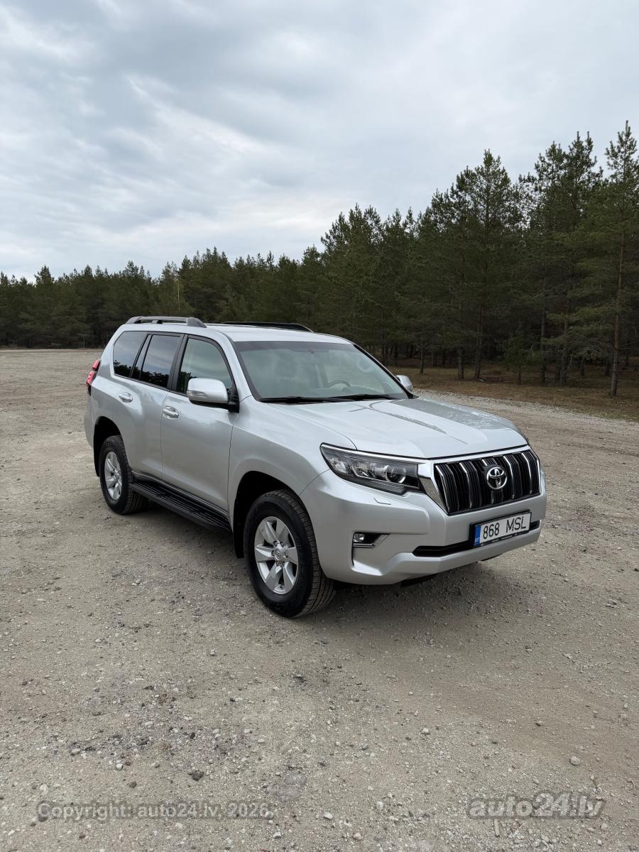Pelēks Toyota Land Cruiser 2019 Tallina, ar dzinēja tilpumu 2.80 L un nobraukumu 188 tūkst. km par 42900 €, foto 9 vietnē AUTOMOTO.COM.LV