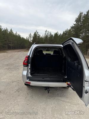 Pelēks Toyota Land Cruiser 2019 Tallina, ar dzinēja tilpumu 2.80 L un nobraukumu 188 tūkst. km par 42900 €, foto 10 vietnē AUTOMOTO.COM.LV