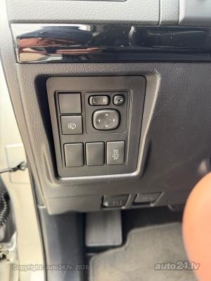 Pelēks Toyota Land Cruiser 2019 Tallina, ar dzinēja tilpumu 2.80 L un nobraukumu 188 tūkst. km par 42900 €, foto 14 vietnē AUTOMOTO.COM.LV