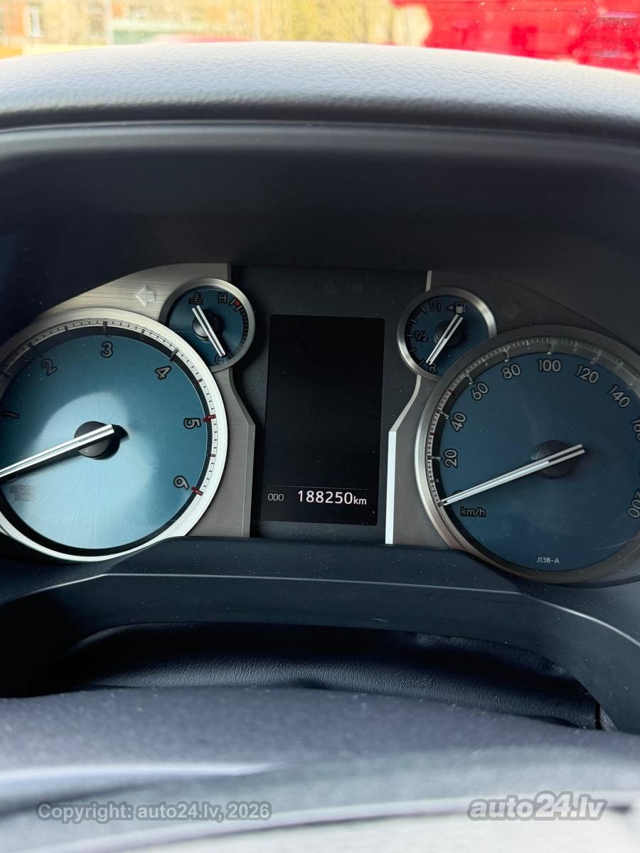 Pelēks Toyota Land Cruiser 2019 Tallina, ar dzinēja tilpumu 2.80 L un nobraukumu 188 tūkst. km par 42900 €, foto 20 vietnē AUTOMOTO.COM.LV