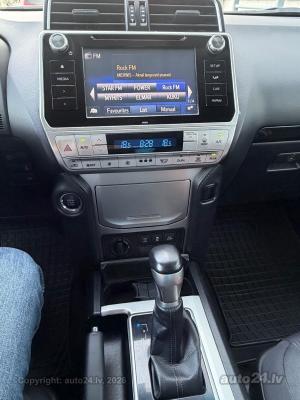 Pelēks Toyota Land Cruiser 2019 Tallina, ar dzinēja tilpumu 2.80 L un nobraukumu 188 tūkst. km par 42900 €, foto 21 vietnē AUTOMOTO.COM.LV