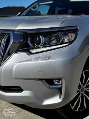 Grey Toyota Land Cruiser 2019 in Klaipeda, with an engine capacity of 2.80 L and mileage of 47 thousand km for 42900 €, photo 3 on AUTOMOTO.COM.LV