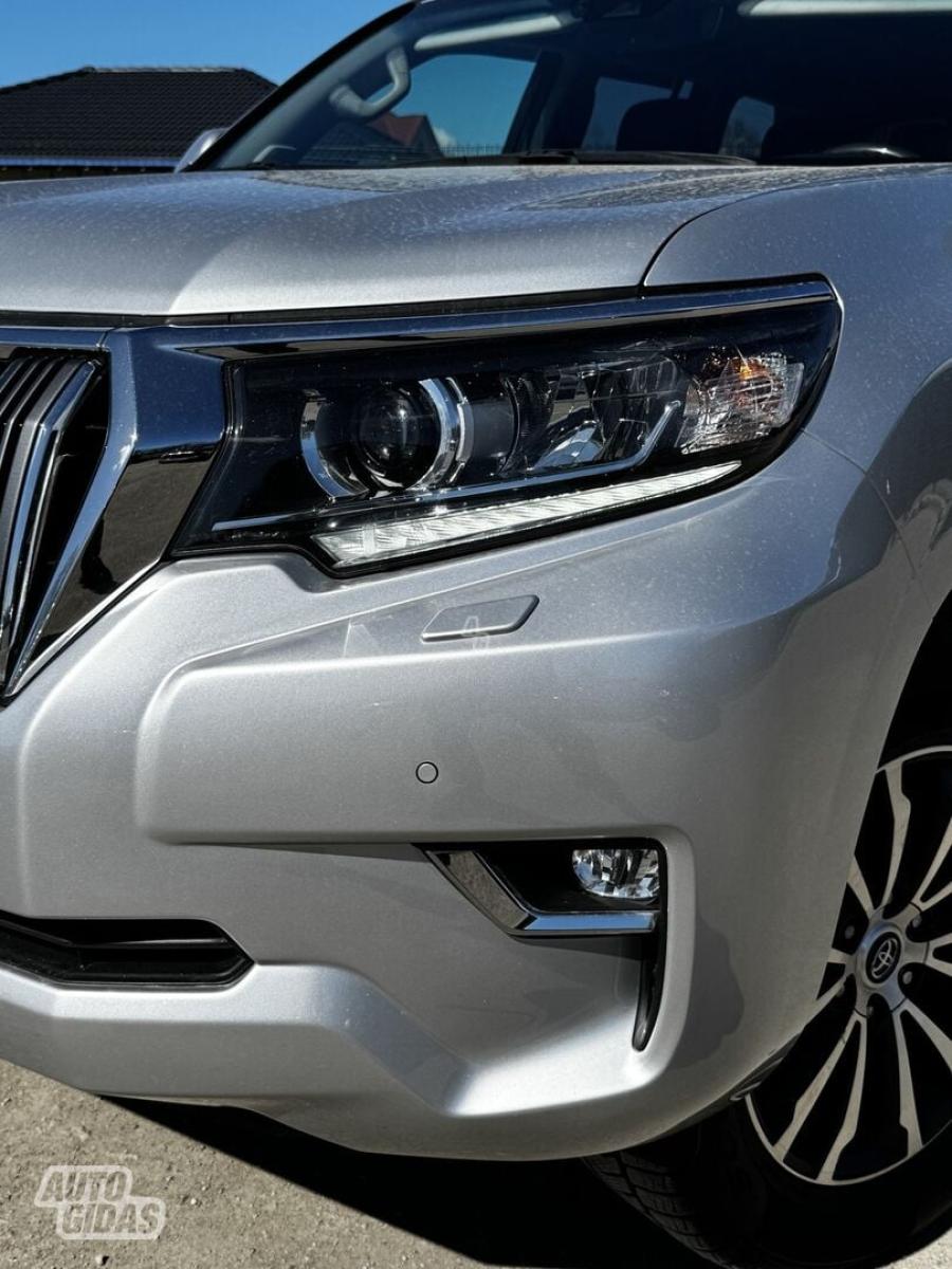 Grey Toyota Land Cruiser 2019 in Klaipeda, with an engine capacity of 2.80 L and mileage of 47 thousand km for 42900 €, photo 3 on AUTOMOTO.COM.LV