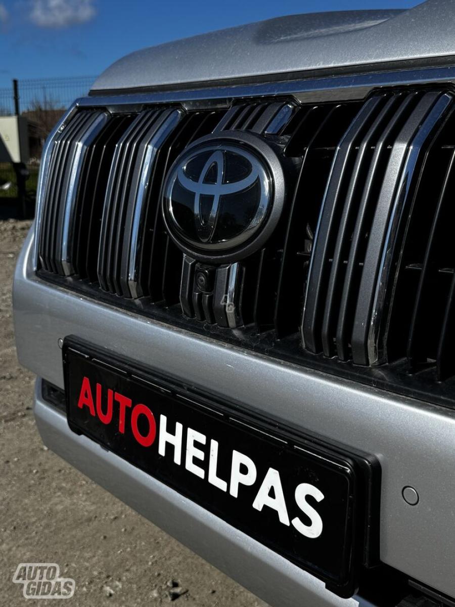 Grey Toyota Land Cruiser 2019 in Klaipeda, with an engine capacity of 2.80 L and mileage of 47 thousand km for 42900 €, photo 4 on AUTOMOTO.COM.LV