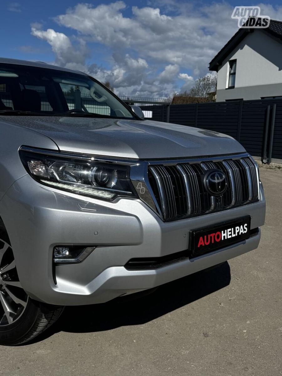 Grey Toyota Land Cruiser 2019 in Klaipeda, with an engine capacity of 2.80 L and mileage of 47 thousand km for 42900 €, photo 5 on AUTOMOTO.COM.LV