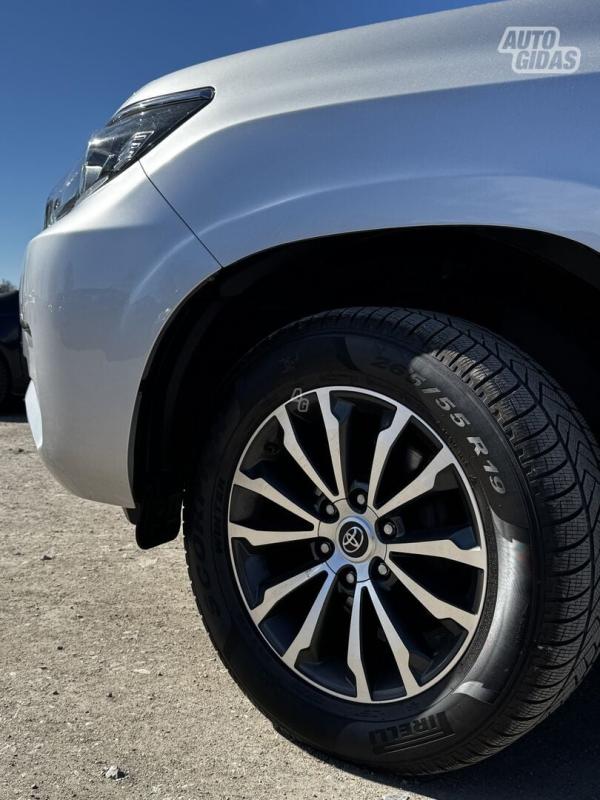 Grey Toyota Land Cruiser 2019 in Klaipeda, with an engine capacity of 2.80 L and mileage of 47 thousand km for 42900 €, photo 6 on AUTOMOTO.COM.LV