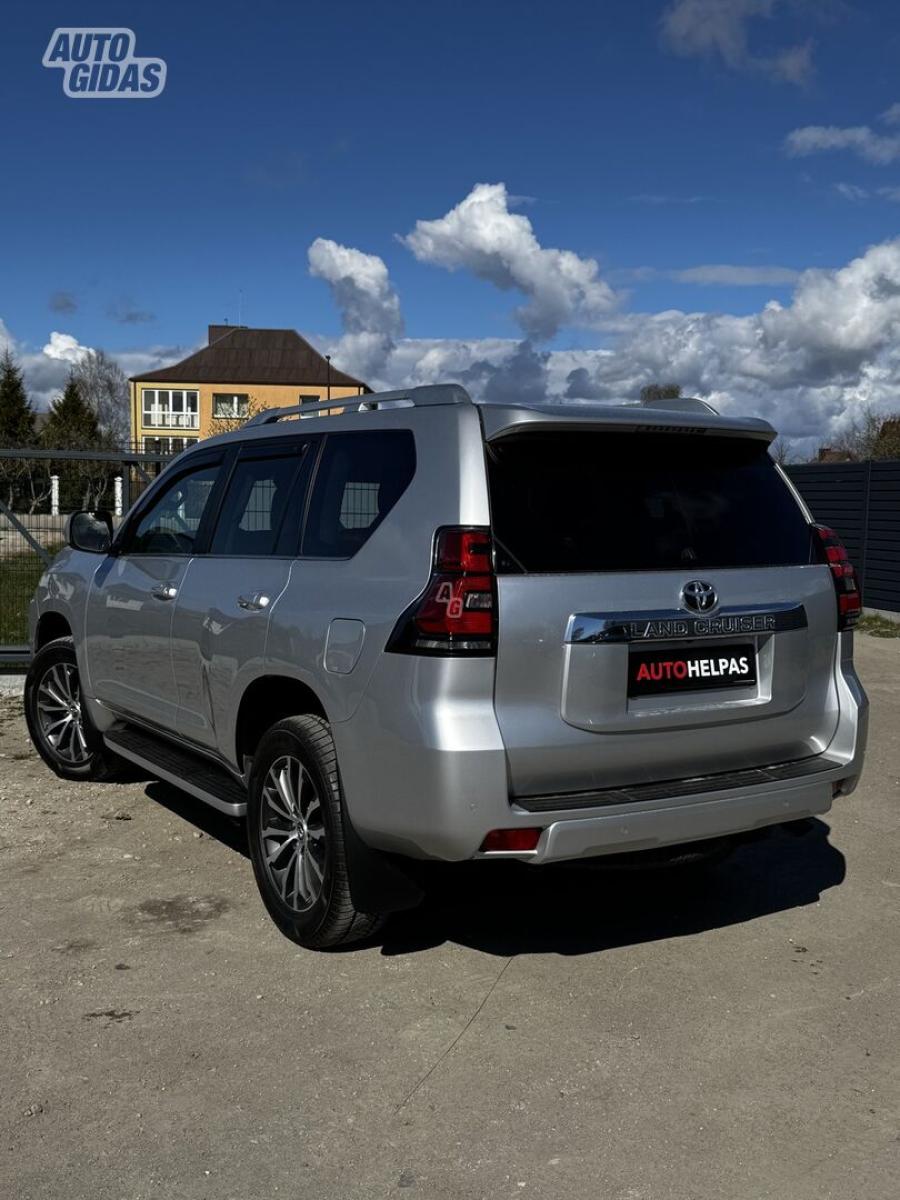 Grey Toyota Land Cruiser 2019 in Klaipeda, with an engine capacity of 2.80 L and mileage of 47 thousand km for 42900 €, photo 8 on AUTOMOTO.COM.LV
