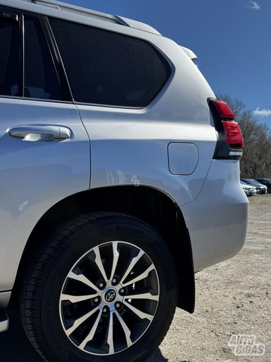Grey Toyota Land Cruiser 2019 in Klaipeda, with an engine capacity of 2.80 L and mileage of 47 thousand km for 42900 €, photo 9 on AUTOMOTO.COM.LV