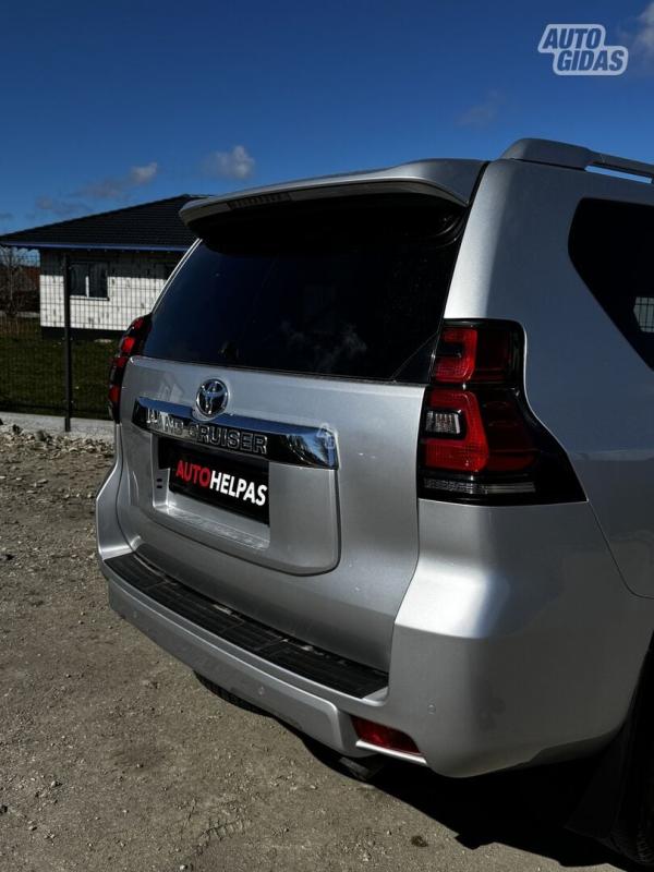 Grey Toyota Land Cruiser 2019 in Klaipeda, with an engine capacity of 2.80 L and mileage of 47 thousand km for 42900 €, photo 10 on AUTOMOTO.COM.LV