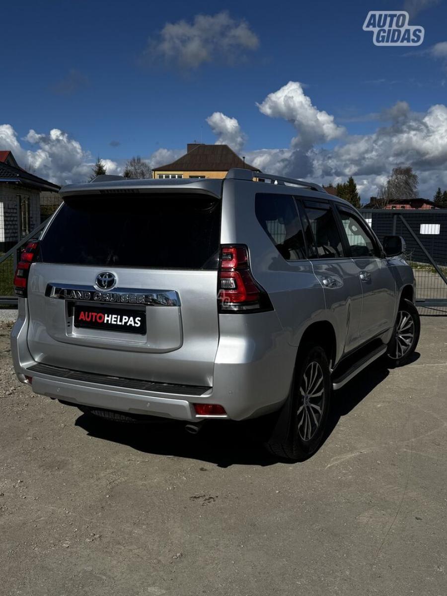 Grey Toyota Land Cruiser 2019 in Klaipeda, with an engine capacity of 2.80 L and mileage of 47 thousand km for 42900 €, photo 13 on AUTOMOTO.COM.LV