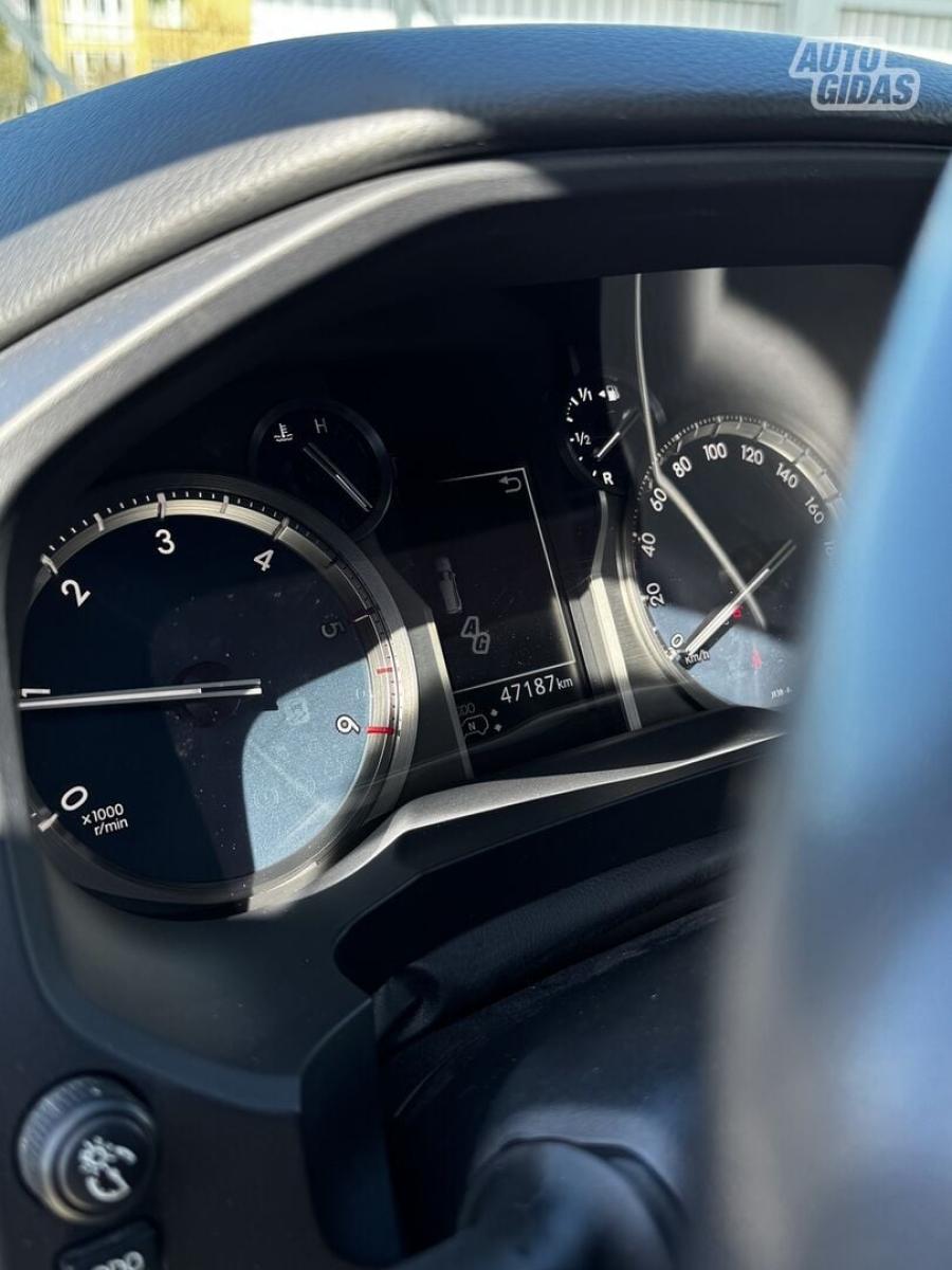 Grey Toyota Land Cruiser 2019 in Klaipeda, with an engine capacity of 2.80 L and mileage of 47 thousand km for 42900 €, photo 16 on AUTOMOTO.COM.LV