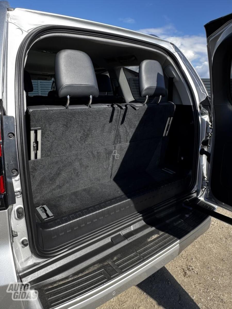 Grey Toyota Land Cruiser 2019 in Klaipeda, with an engine capacity of 2.80 L and mileage of 47 thousand km for 42900 €, photo 18 on AUTOMOTO.COM.LV