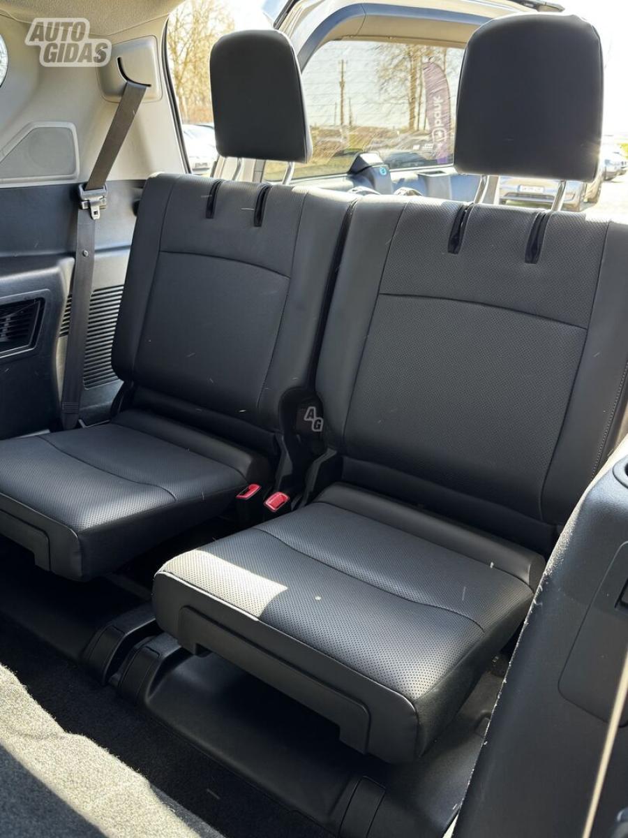 Grey Toyota Land Cruiser 2019 in Klaipeda, with an engine capacity of 2.80 L and mileage of 47 thousand km for 42900 €, photo 19 on AUTOMOTO.COM.LV