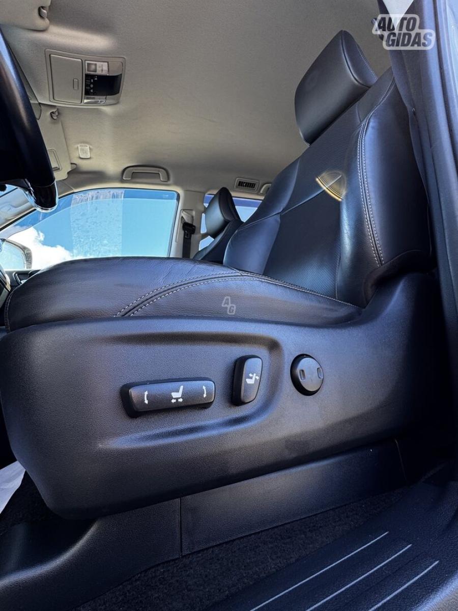 Grey Toyota Land Cruiser 2019 in Klaipeda, with an engine capacity of 2.80 L and mileage of 47 thousand km for 42900 €, photo 21 on AUTOMOTO.COM.LV