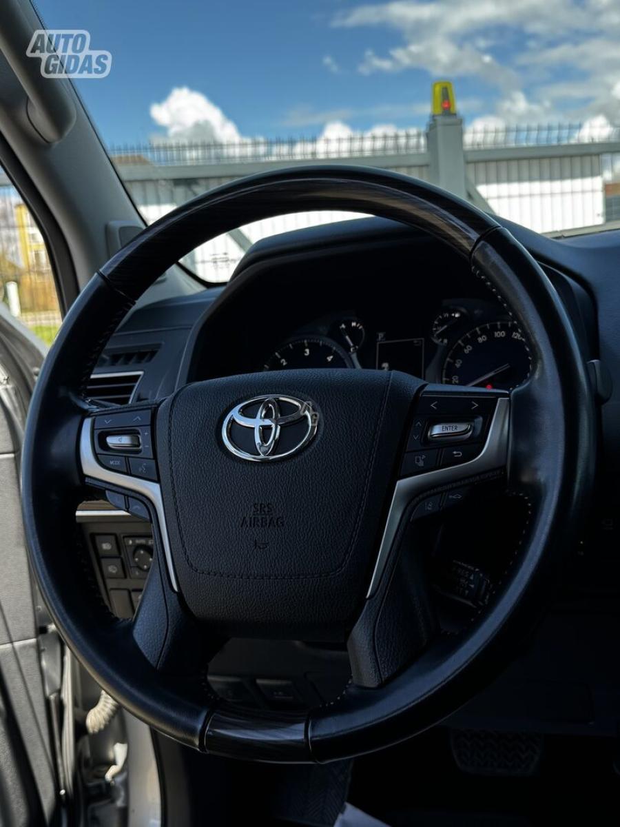 Grey Toyota Land Cruiser 2019 in Klaipeda, with an engine capacity of 2.80 L and mileage of 47 thousand km for 42900 €, photo 23 on AUTOMOTO.COM.LV